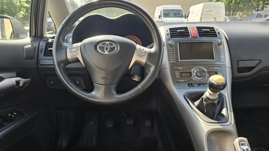 Black Toyota Auris 2008 in Riga, with an engine capacity of 2.20 L and mileage of 365 thousand km for 3350 €, photo 42 on AUTOMOTO.COM.LV