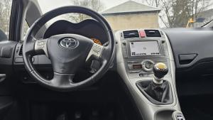 Black Toyota Auris 2008 in Riga, with an engine capacity of 2.20 L and mileage of 365 thousand km for 3350 €, photo 48 on AUTOMOTO.COM.LV
