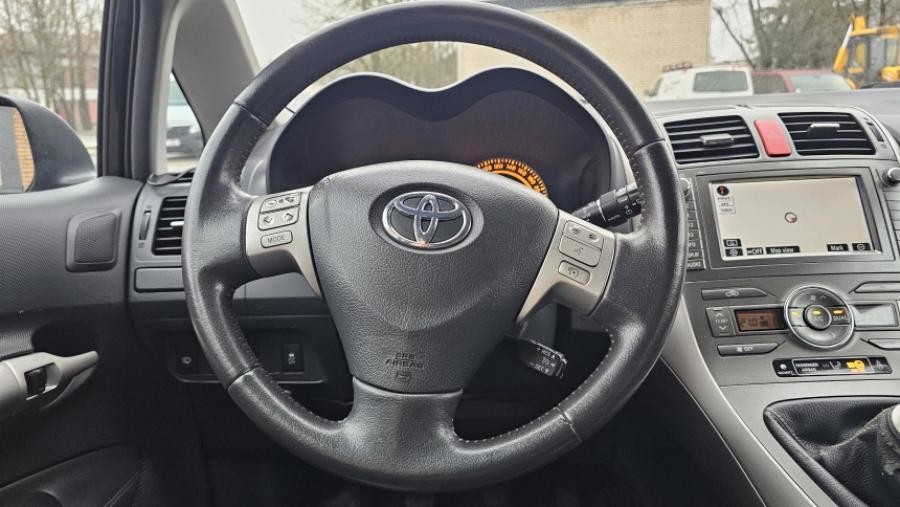 Black Toyota Auris 2008 in Riga, with an engine capacity of 2.20 L and mileage of 365 thousand km for 3350 €, photo 51 on AUTOMOTO.COM.LV