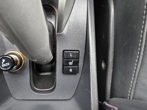 Black Toyota Auris 2008 in Riga, with an engine capacity of 2.20 L and mileage of 365 thousand km for 3350 €, photo 53 on AUTOMOTO.COM.LV