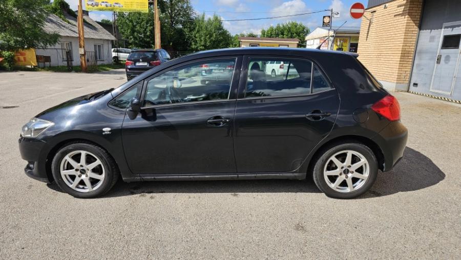 Black Toyota Auris 2008 in Riga, with an engine capacity of 2.20 L and mileage of 365 thousand km for 3350 €, photo 57 on AUTOMOTO.COM.LV