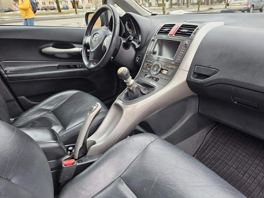 Black Toyota Auris 2008 in Riga, with an engine capacity of 2.20 L and mileage of 365 thousand km for 3350 €, photo 66 on AUTOMOTO.COM.LV