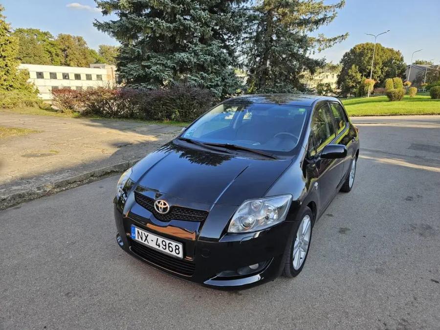 Black Toyota Auris 2008 in Jekabpils, with an engine capacity of 2.20 L and mileage of 259 thousand km for 4250 €, photo 3 on AUTOMOTO.COM.LV
