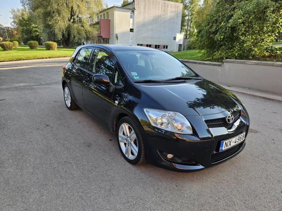 Black Toyota Auris 2008 in Jekabpils, with an engine capacity of 2.20 L and mileage of 259 thousand km for 4250 €, photo 5 on AUTOMOTO.COM.LV