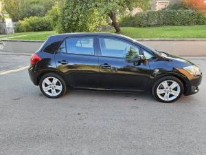 Black Toyota Auris 2008 in Jekabpils, with an engine capacity of 2.20 L and mileage of 259 thousand km for 4250 €, photo 6 on AUTOMOTO.COM.LV