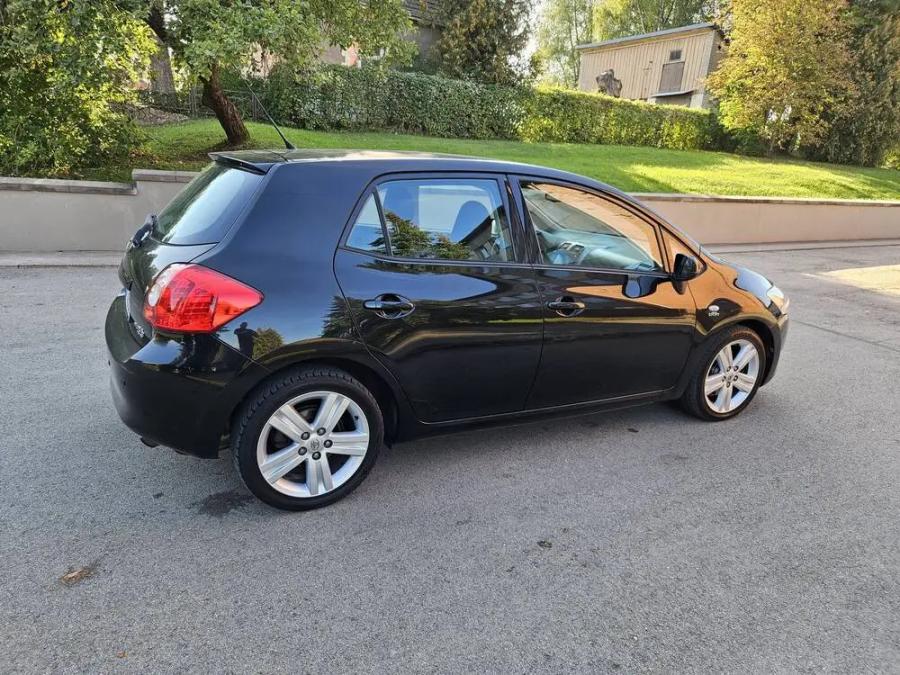 Black Toyota Auris 2008 in Jekabpils, with an engine capacity of 2.20 L and mileage of 259 thousand km for 4250 €, photo 7 on AUTOMOTO.COM.LV