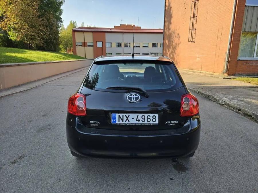 Black Toyota Auris 2008 in Jekabpils, with an engine capacity of 2.20 L and mileage of 259 thousand km for 4250 €, photo 9 on AUTOMOTO.COM.LV