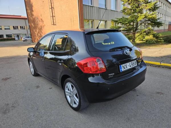 Black Toyota Auris 2008 in Jekabpils, with an engine capacity of 2.20 L and mileage of 259 thousand km for 4250 €, photo 9 on AUTOMOTO.COM.LV
