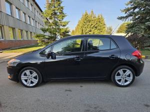 Black Toyota Auris 2008 in Jekabpils, with an engine capacity of 2.20 L and mileage of 259 thousand km for 4250 €, photo 12 on AUTOMOTO.COM.LV