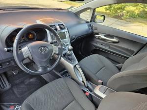 Black Toyota Auris 2008 in Jekabpils, with an engine capacity of 2.20 L and mileage of 259 thousand km for 4250 €, photo 13 on AUTOMOTO.COM.LV