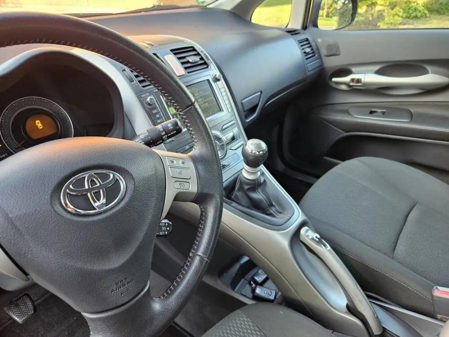 Black Toyota Auris 2008 in Jekabpils, with an engine capacity of 2.20 L and mileage of 259 thousand km for 4250 €, photo 15 on AUTOMOTO.COM.LV