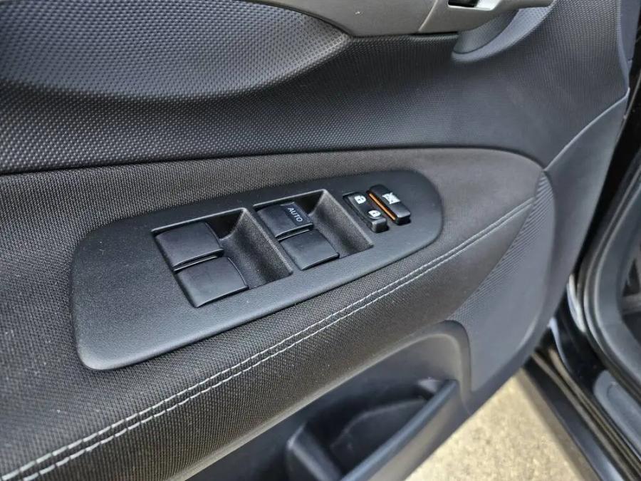 Black Toyota Auris 2008 in Jekabpils, with an engine capacity of 2.20 L and mileage of 259 thousand km for 4250 €, photo 16 on AUTOMOTO.COM.LV