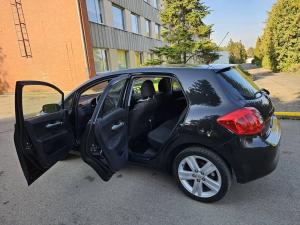 Black Toyota Auris 2008 in Jekabpils, with an engine capacity of 2.20 L and mileage of 259 thousand km for 4250 €, photo 18 on AUTOMOTO.COM.LV