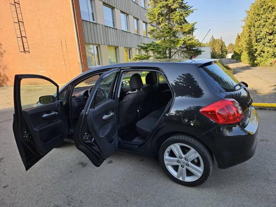 Black Toyota Auris 2008 in Jekabpils, with an engine capacity of 2.20 L and mileage of 259 thousand km for 4250 €, photo 18 on AUTOMOTO.COM.LV