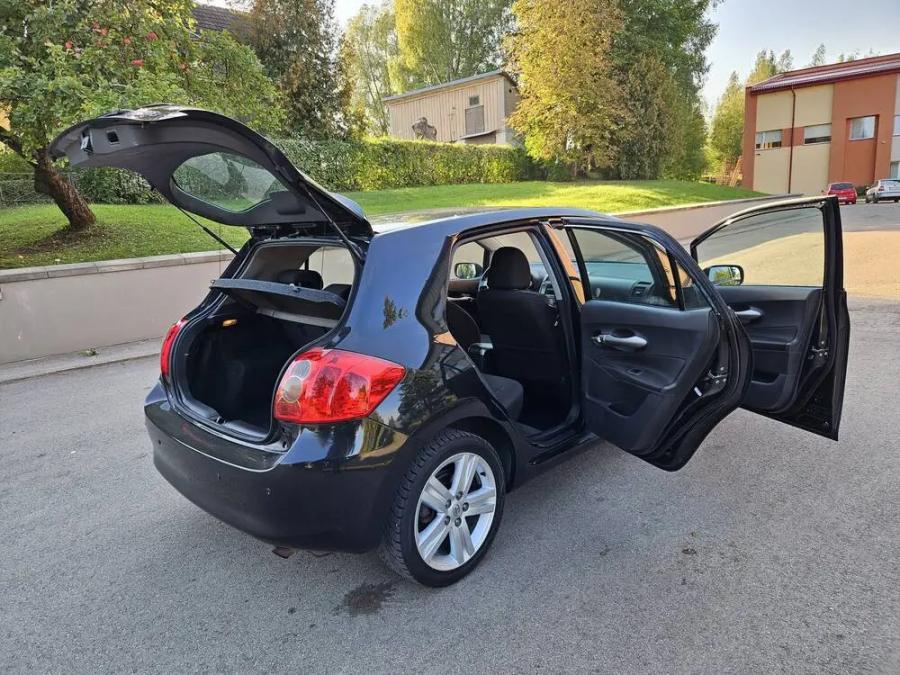 Black Toyota Auris 2008 in Jekabpils, with an engine capacity of 2.20 L and mileage of 259 thousand km for 4250 €, photo 23 on AUTOMOTO.COM.LV