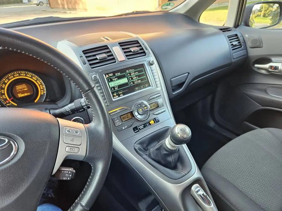 Black Toyota Auris 2008 in Jekabpils, with an engine capacity of 2.20 L and mileage of 259 thousand km for 4250 €, photo 26 on AUTOMOTO.COM.LV