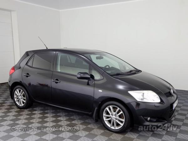 Black Toyota Auris 2008 in Tallinn, with an engine capacity of 2.00 L and mileage of 218 thousand km for 1599 €, photo 1 on AUTOMOTO.COM.LV