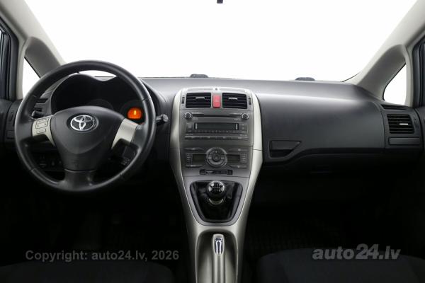 Black Toyota Auris 2008 in Tallinn, with an engine capacity of 2.00 L and mileage of 218 thousand km for 1599 €, photo 5 on AUTOMOTO.COM.LV