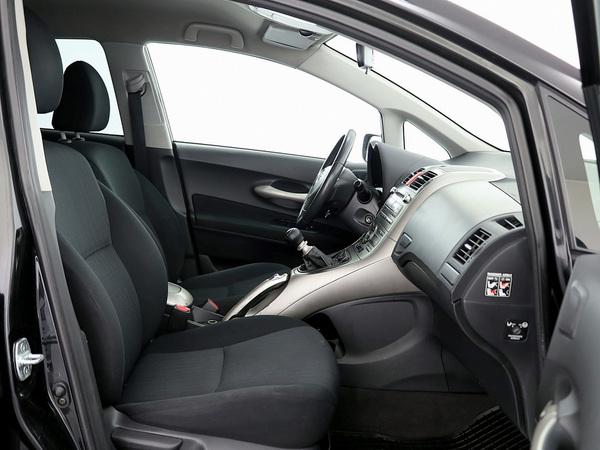 Black Toyota Auris 2008 in Tallinn, with an engine capacity of 2.00 L and mileage of 218 thousand km for 1599 €, photo 6 on AUTOMOTO.COM.LV