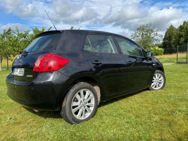 Black Toyota Auris 2008 in Vilnius, with an engine capacity of 2.00 L and mileage of 276 thousand km for 2700 €, photo 2 on AUTOMOTO.COM.LV