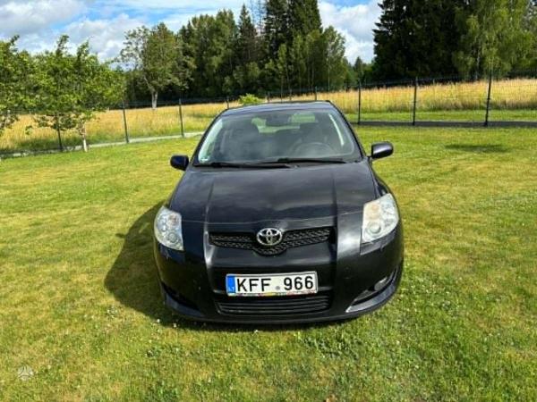 Black Toyota Auris 2008 in Vilnius, with an engine capacity of 2.00 L and mileage of 276 thousand km for 2700 €, photo 3 on AUTOMOTO.COM.LV