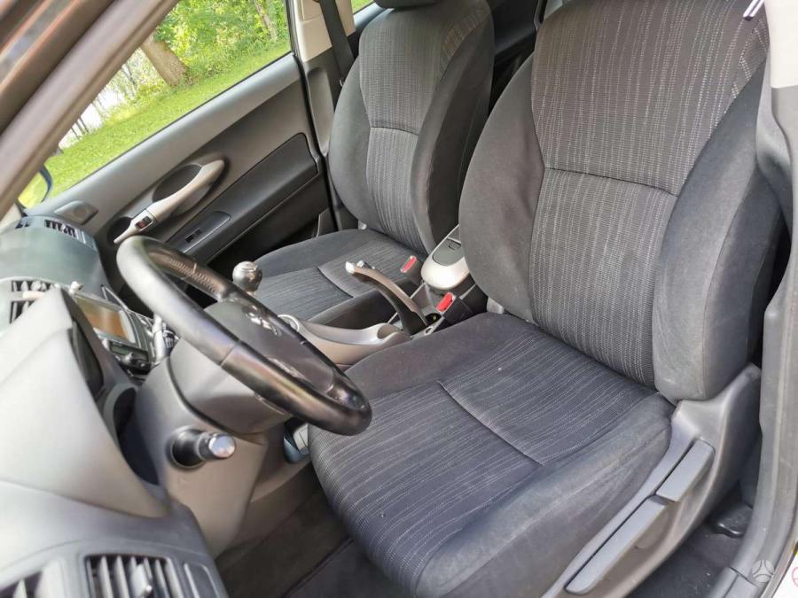 Melns Toyota Auris 2008 Trakai, ar dzinēja tilpumu 2.00 L un nobraukumu 242 tūkst. km par 2450 €, foto 14 vietnē AUTOMOTO.COM.LV