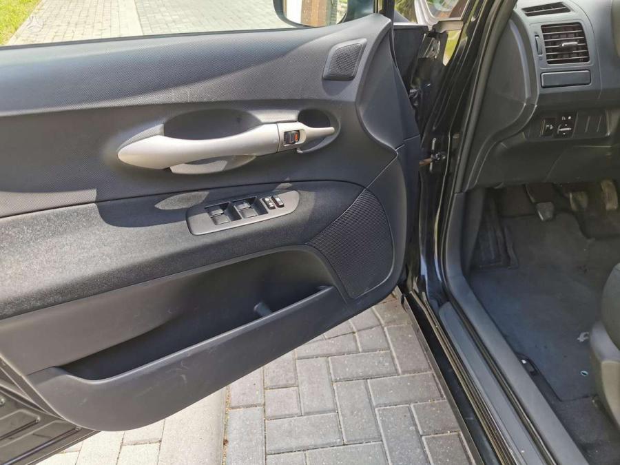Melns Toyota Auris 2008 Trakai, ar dzinēja tilpumu 2.00 L un nobraukumu 242 tūkst. km par 2450 €, foto 15 vietnē AUTOMOTO.COM.LV