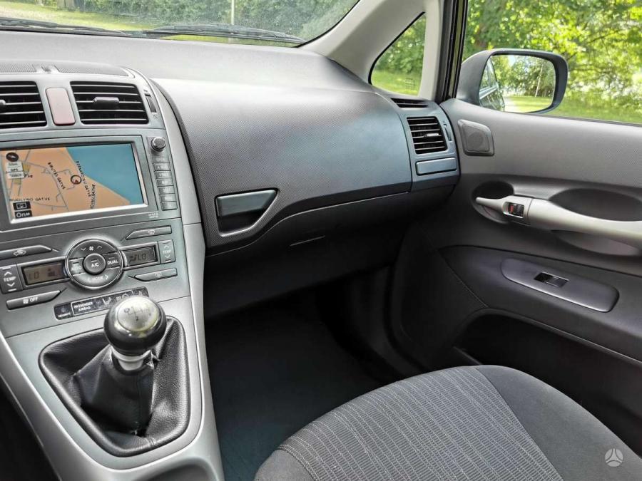 Melns Toyota Auris 2008 Trakai, ar dzinēja tilpumu 2.00 L un nobraukumu 242 tūkst. km par 2450 €, foto 18 vietnē AUTOMOTO.COM.LV