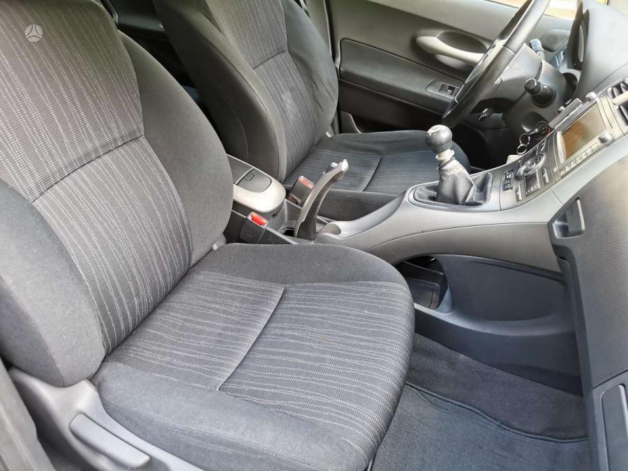Melns Toyota Auris 2008 Trakai, ar dzinēja tilpumu 2.00 L un nobraukumu 242 tūkst. km par 2450 €, foto 22 vietnē AUTOMOTO.COM.LV