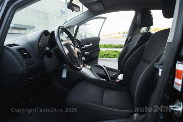 Melns Toyota Auris 2008 Tallina, ar dzinēja tilpumu 1.60 L un nobraukumu 260 tūkst. km par 1999 €, foto 5 vietnē AUTOMOTO.COM.LV