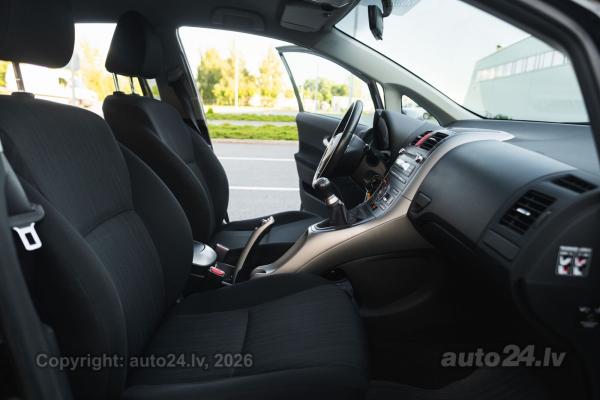 Melns Toyota Auris 2008 Tallina, ar dzinēja tilpumu 1.60 L un nobraukumu 260 tūkst. km par 1999 €, foto 7 vietnē AUTOMOTO.COM.LV