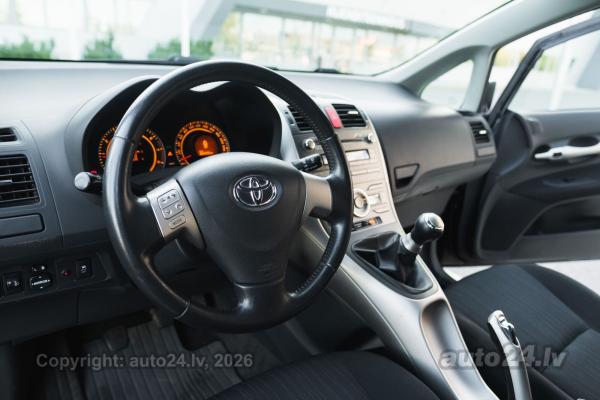Melns Toyota Auris 2008 Tallina, ar dzinēja tilpumu 1.60 L un nobraukumu 260 tūkst. km par 1999 €, foto 9 vietnē AUTOMOTO.COM.LV