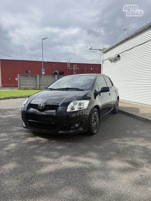 Black Toyota Auris 2008 in Vilnius, with an engine capacity of 2.00 L and mileage of 370 thousand km for 2100 €, photo  on AUTOMOTO.COM.LV
