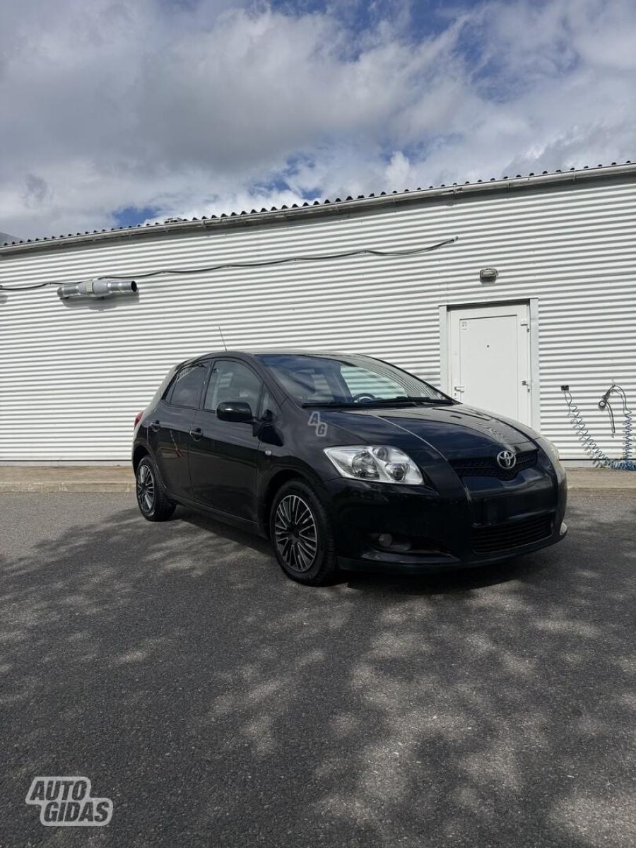Melns Toyota Auris 2008 Viļņa, ar dzinēja tilpumu 2.00 L un nobraukumu 370 tūkst. km par 2100 €, foto 3 vietnē AUTOMOTO.COM.LV