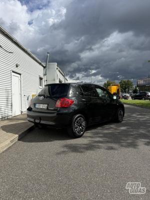 Melns Toyota Auris 2008 Viļņa, ar dzinēja tilpumu 2.00 L un nobraukumu 370 tūkst. km par 2100 €, foto 4 vietnē AUTOMOTO.COM.LV