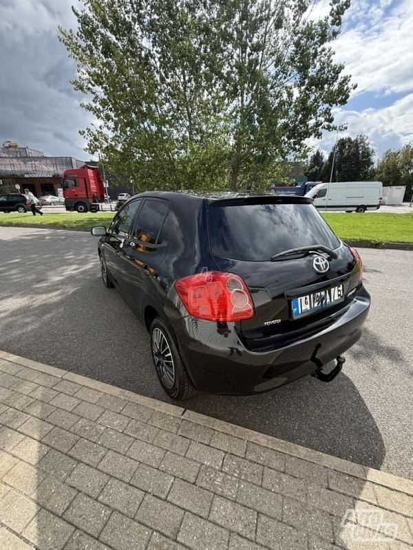 Melns Toyota Auris 2008 Viļņa, ar dzinēja tilpumu 2.00 L un nobraukumu 370 tūkst. km par 2100 €, foto 4 vietnē AUTOMOTO.COM.LV