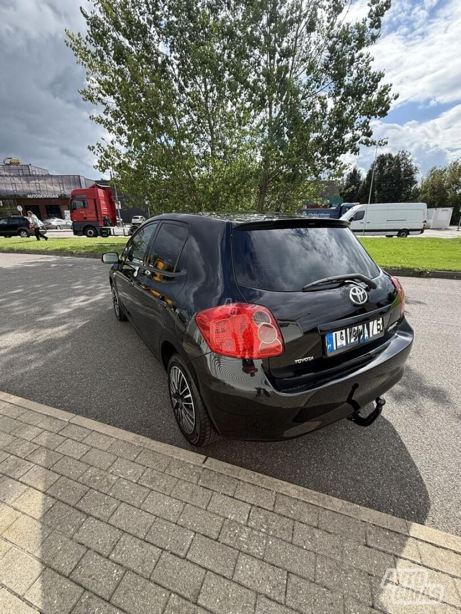 Melns Toyota Auris 2008 Viļņa, ar dzinēja tilpumu 2.00 L un nobraukumu 370 tūkst. km par 2100 €, foto 5 vietnē AUTOMOTO.COM.LV