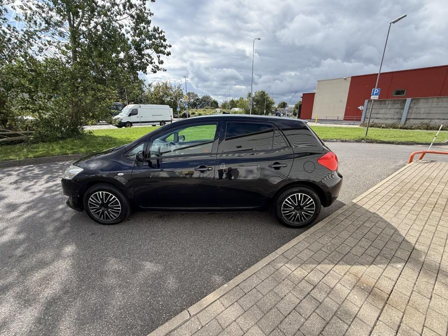 Melns Toyota Auris 2008 Viļņa, ar dzinēja tilpumu 2.00 L un nobraukumu 370 tūkst. km par 2100 €, foto 6 vietnē AUTOMOTO.COM.LV