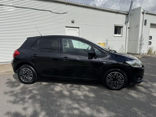 Melns Toyota Auris 2008 Viļņa, ar dzinēja tilpumu 2.00 L un nobraukumu 370 tūkst. km par 2100 €, foto 6 vietnē AUTOMOTO.COM.LV
