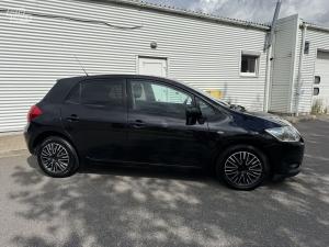 Melns Toyota Auris 2008 Viļņa, ar dzinēja tilpumu 2.00 L un nobraukumu 370 tūkst. km par 2100 €, foto 7 vietnē AUTOMOTO.COM.LV