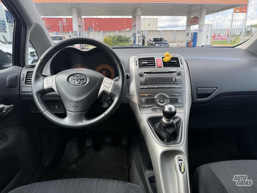 Melns Toyota Auris 2008 Viļņa, ar dzinēja tilpumu 2.00 L un nobraukumu 370 tūkst. km par 2100 €, foto 8 vietnē AUTOMOTO.COM.LV