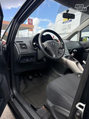 Melns Toyota Auris 2008 Viļņa, ar dzinēja tilpumu 2.00 L un nobraukumu 370 tūkst. km par 2100 €, foto 10 vietnē AUTOMOTO.COM.LV