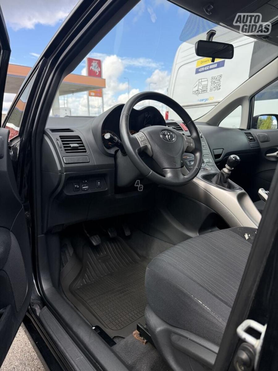 Melns Toyota Auris 2008 Viļņa, ar dzinēja tilpumu 2.00 L un nobraukumu 370 tūkst. km par 2100 €, foto 10 vietnē AUTOMOTO.COM.LV