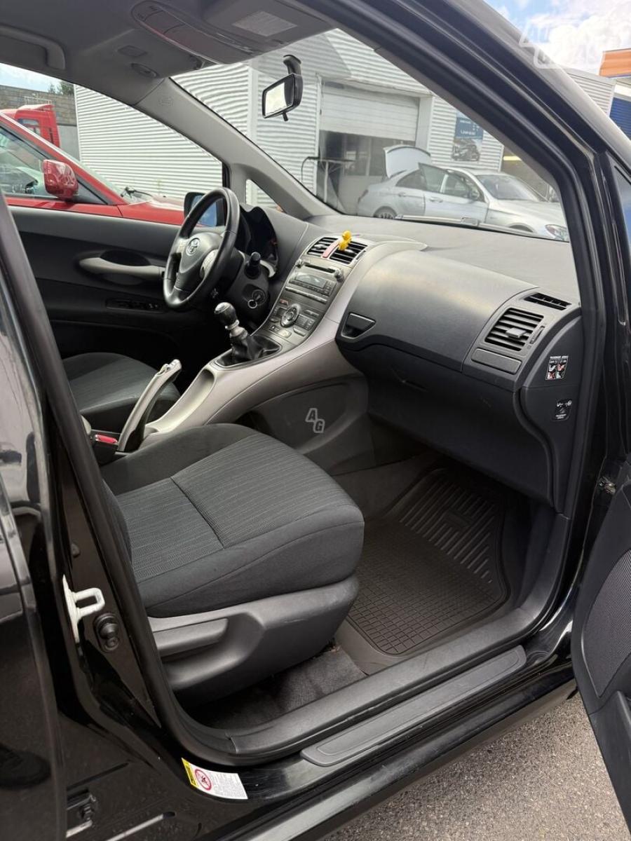 Melns Toyota Auris 2008 Viļņa, ar dzinēja tilpumu 2.00 L un nobraukumu 370 tūkst. km par 2100 €, foto 12 vietnē AUTOMOTO.COM.LV