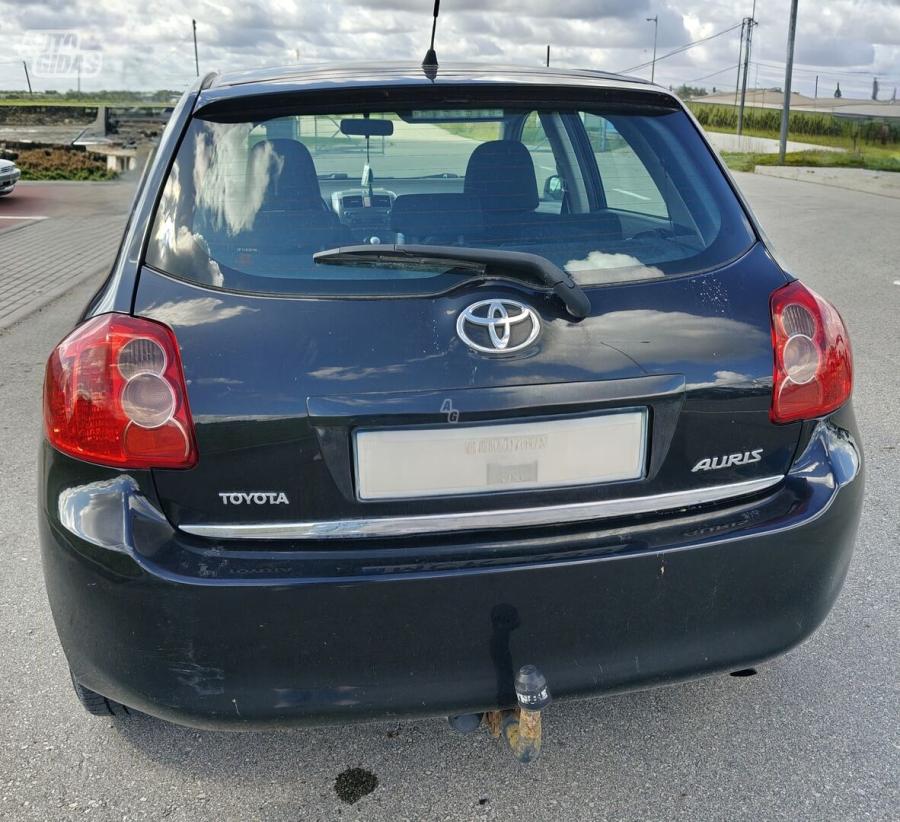 Melns Toyota Auris 2008 Šauļi, ar dzinēja tilpumu 1.60 L un nobraukumu 250 tūkst. km par 1850 €, foto 5 vietnē AUTOMOTO.COM.LV