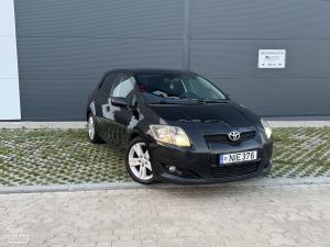 Black Toyota Auris 2008 in Vilnius, with an engine capacity of 2.20 L and mileage of 280 thousand km for 2000 €, photo  on AUTOMOTO.COM.LV