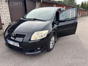 Melns Toyota Auris 2008 Rīga, ar dzinēja tilpumu 2.00 L un nobraukumu 246 tūkst. km par 2900 €, foto  vietnē AUTOMOTO.COM.LV