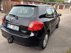 Melns Toyota Auris 2008 Rīga, ar dzinēja tilpumu 2.00 L un nobraukumu 246 tūkst. km par 2900 €, foto 3 vietnē AUTOMOTO.COM.LV