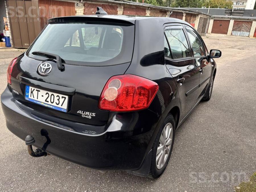 Melns Toyota Auris 2008 Rīga, ar dzinēja tilpumu 2.00 L un nobraukumu 246 tūkst. km par 2900 €, foto 3 vietnē AUTOMOTO.COM.LV