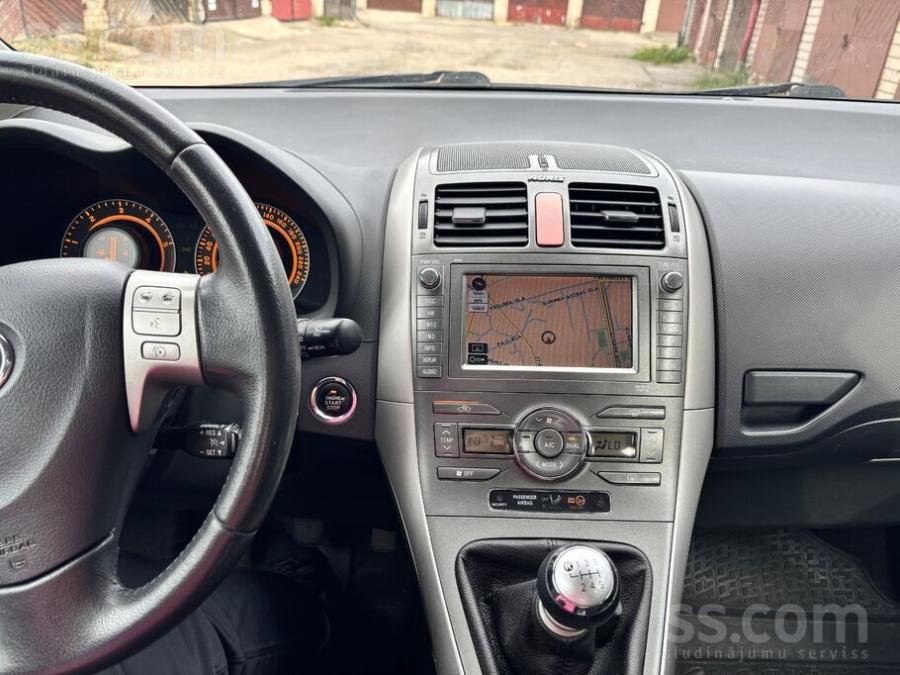 Melns Toyota Auris 2008 Rīga, ar dzinēja tilpumu 2.00 L un nobraukumu 246 tūkst. km par 2900 €, foto 7 vietnē AUTOMOTO.COM.LV
